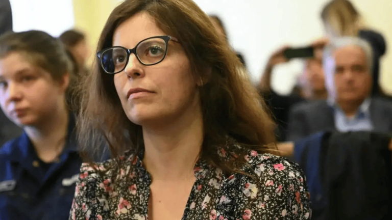 Ilaria Salis è salva: il Parlamento Ue conferma l’immunità per un solo voto