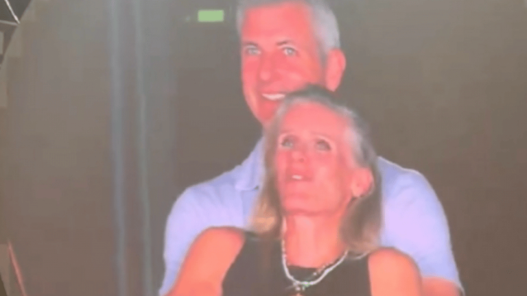 Scandalo Coldplay: CEO Andy Byron e HR Manager sospesi dopo il video virale